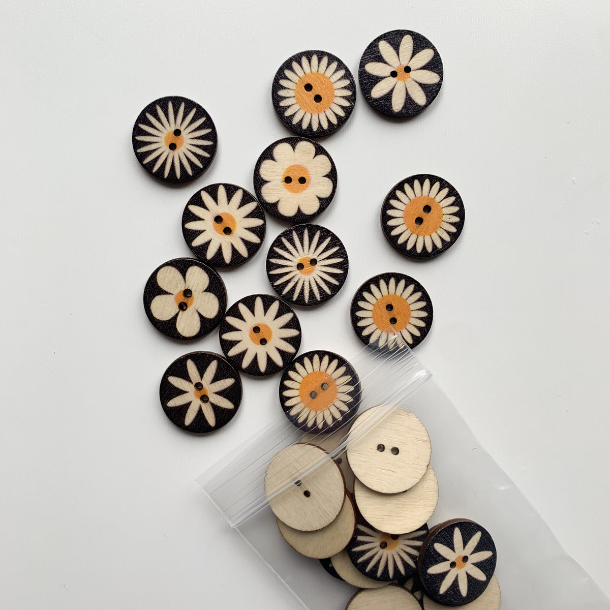 25 Wooden Daisy Buttons – Sewing Seeds Play